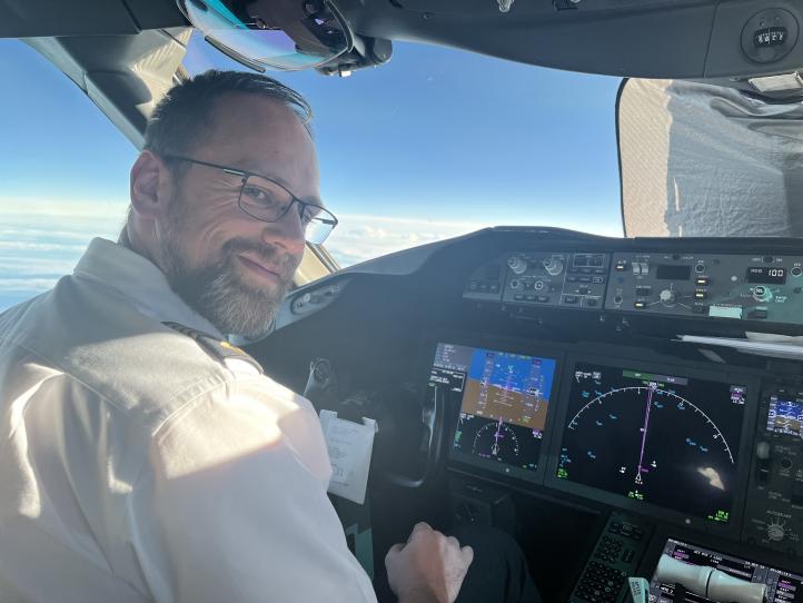 Rozmowa dlapilota.pl z Maciejem Smólskim, kapitanem B787 i pilotem akrobacyjnym w grupie ...